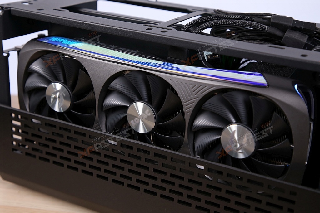 [XF 開箱] Mini-ITX 升級 RTX40 體積縮減‧2.5 槽‧預設超頻‧RGB ZOTAC GAMING GeForce RTX ...